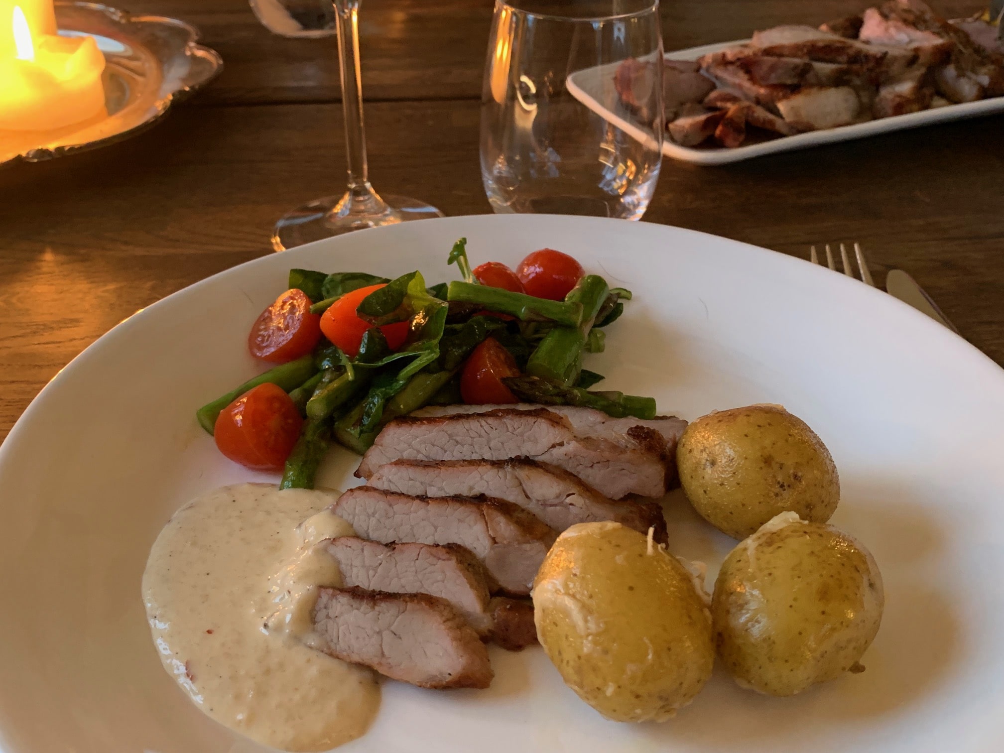 Grillad Pluma med rostad potatis och chèvresås - lattlagat.com